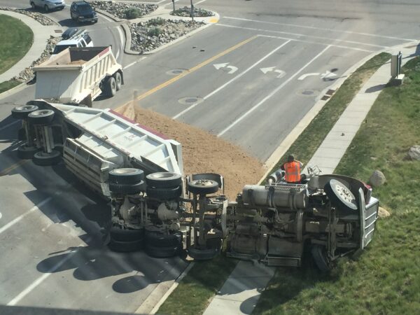 What Causes a Semi-Truck To Overturn? | McDaniel Law Firm, PLC